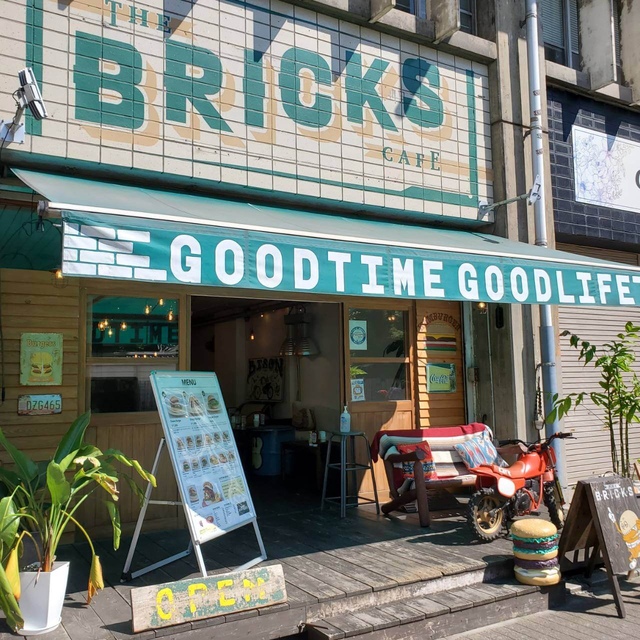 THE BRICKS CAFE